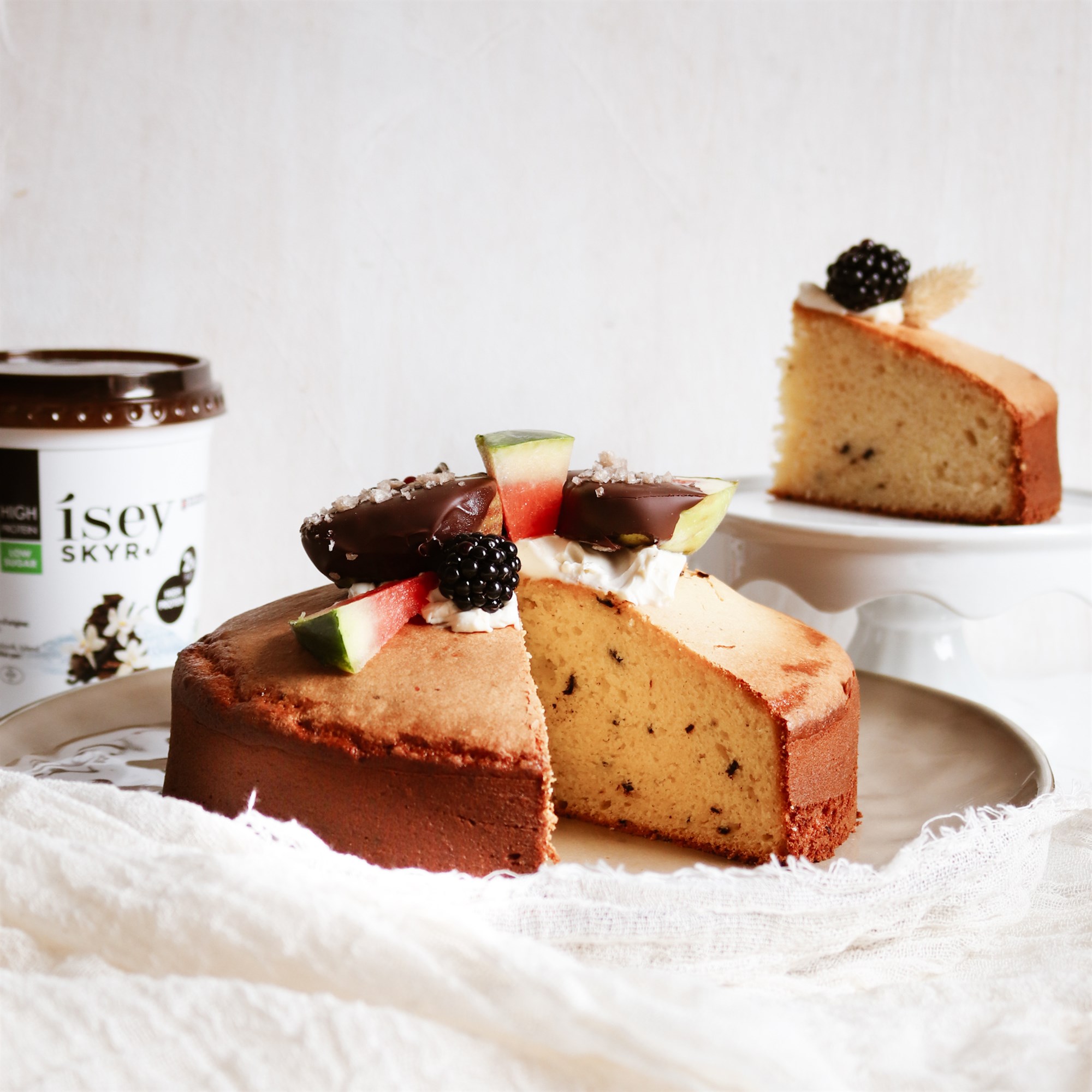Stracciatella Skyr Cake